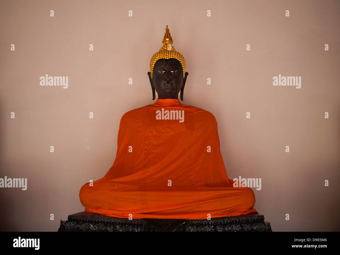 Golden figure hi-res stock photography and images - Alamy