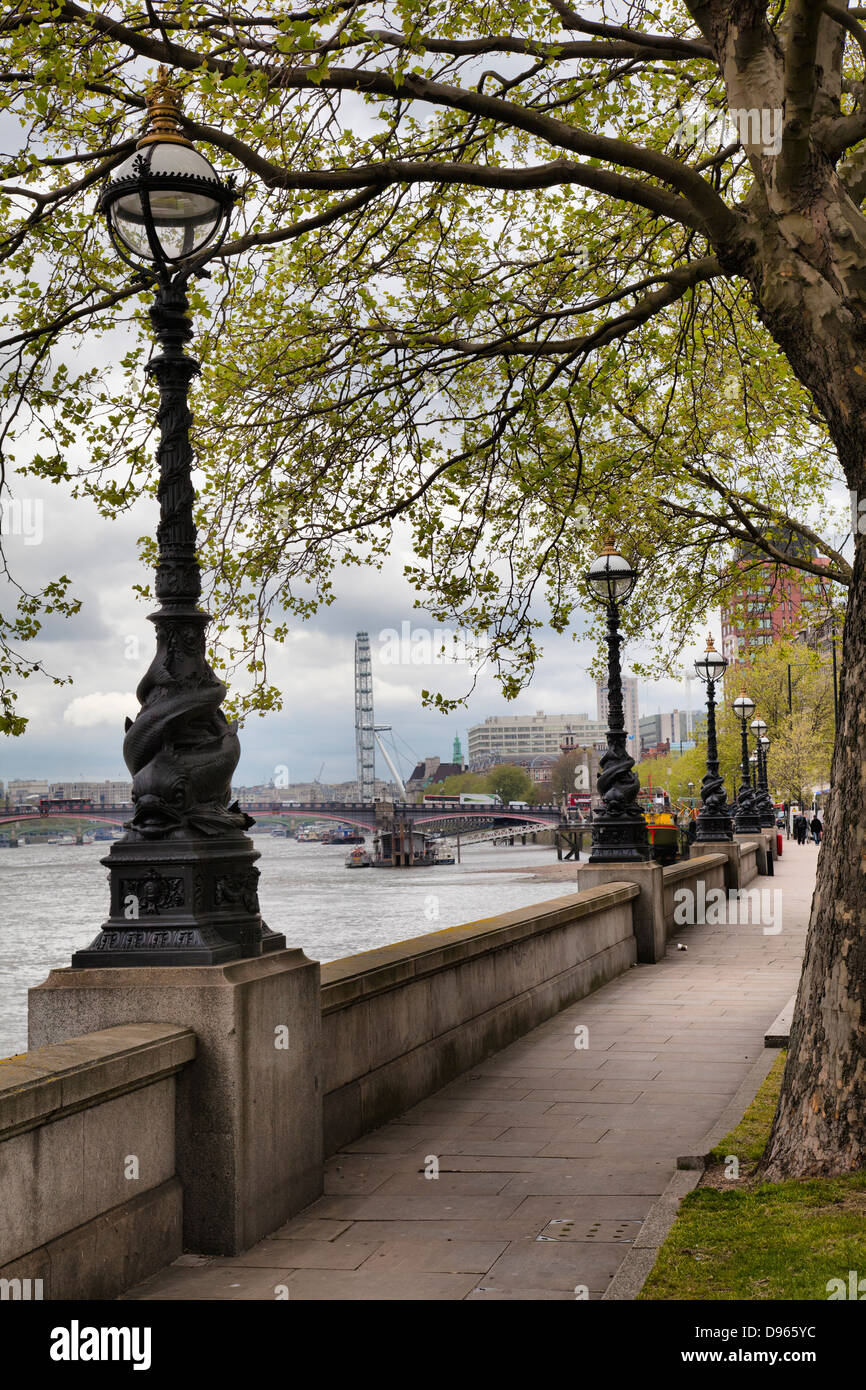 Promenade along River Thames on the South Bank near Westminster ...