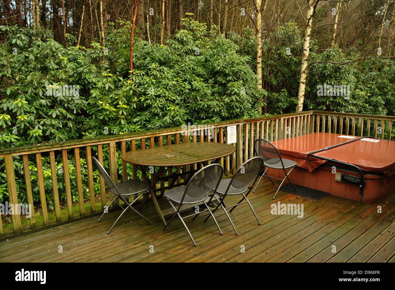 Woodland lodges hi-res stock photography and images - Alamy