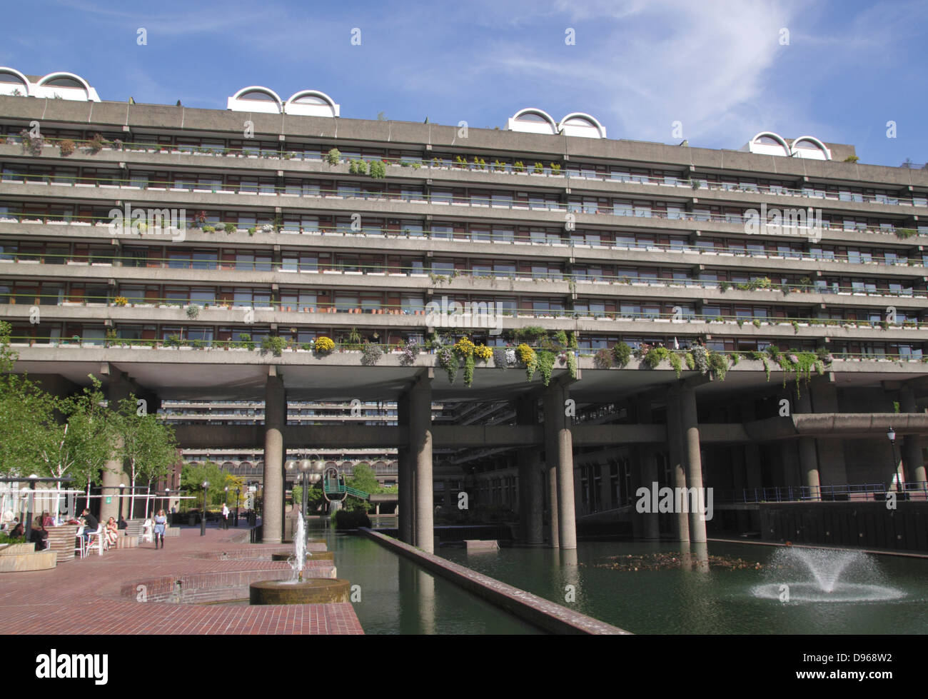 London apartments flats exterior hi-res stock photography and images ...