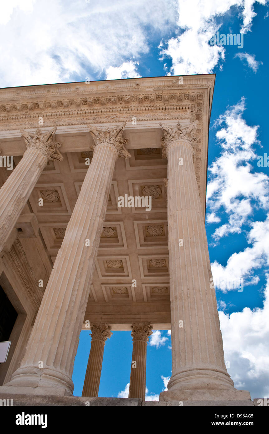Roman temple maison carree hi-res stock photography and images - Alamy