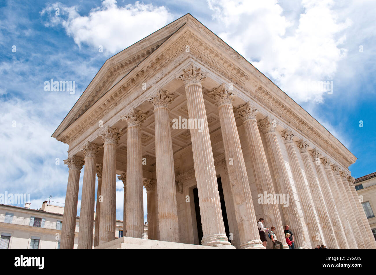 Maison carree roman temple hi-res stock photography and images - Alamy