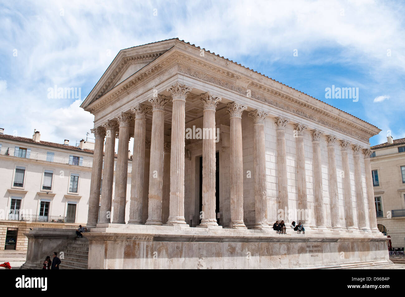 La Maison Carree - almoire