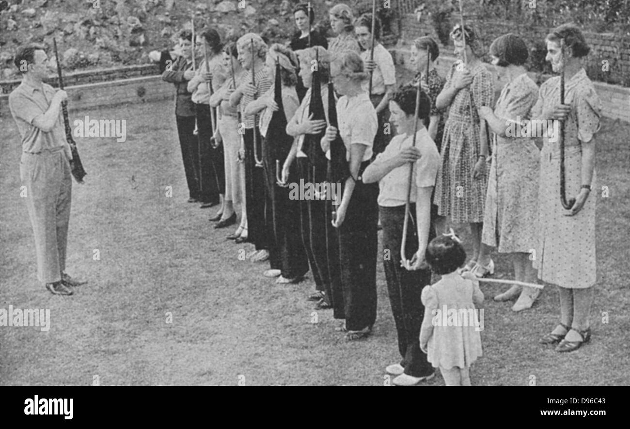 Members of the Women's Volunteer Defence Corps being trained in rifle ...
