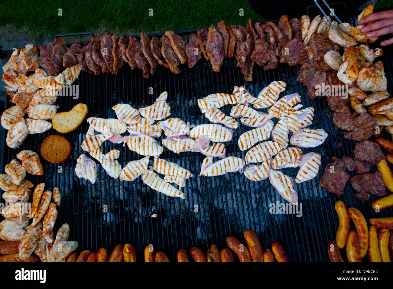 Roast chicken being cooked hi-res stock photography and images - Alamy