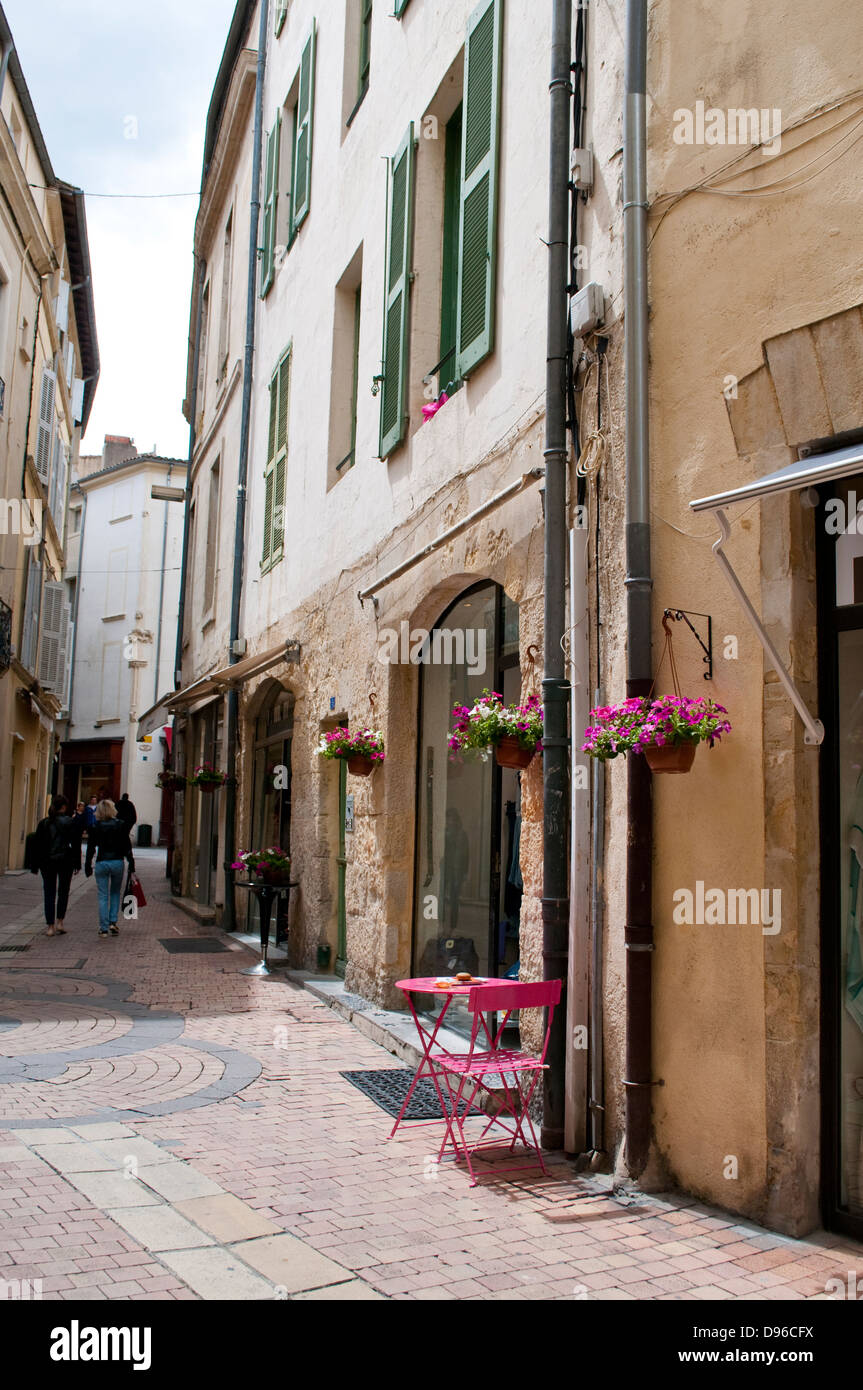 Nimes france street hi-res stock photography and images - Alamy