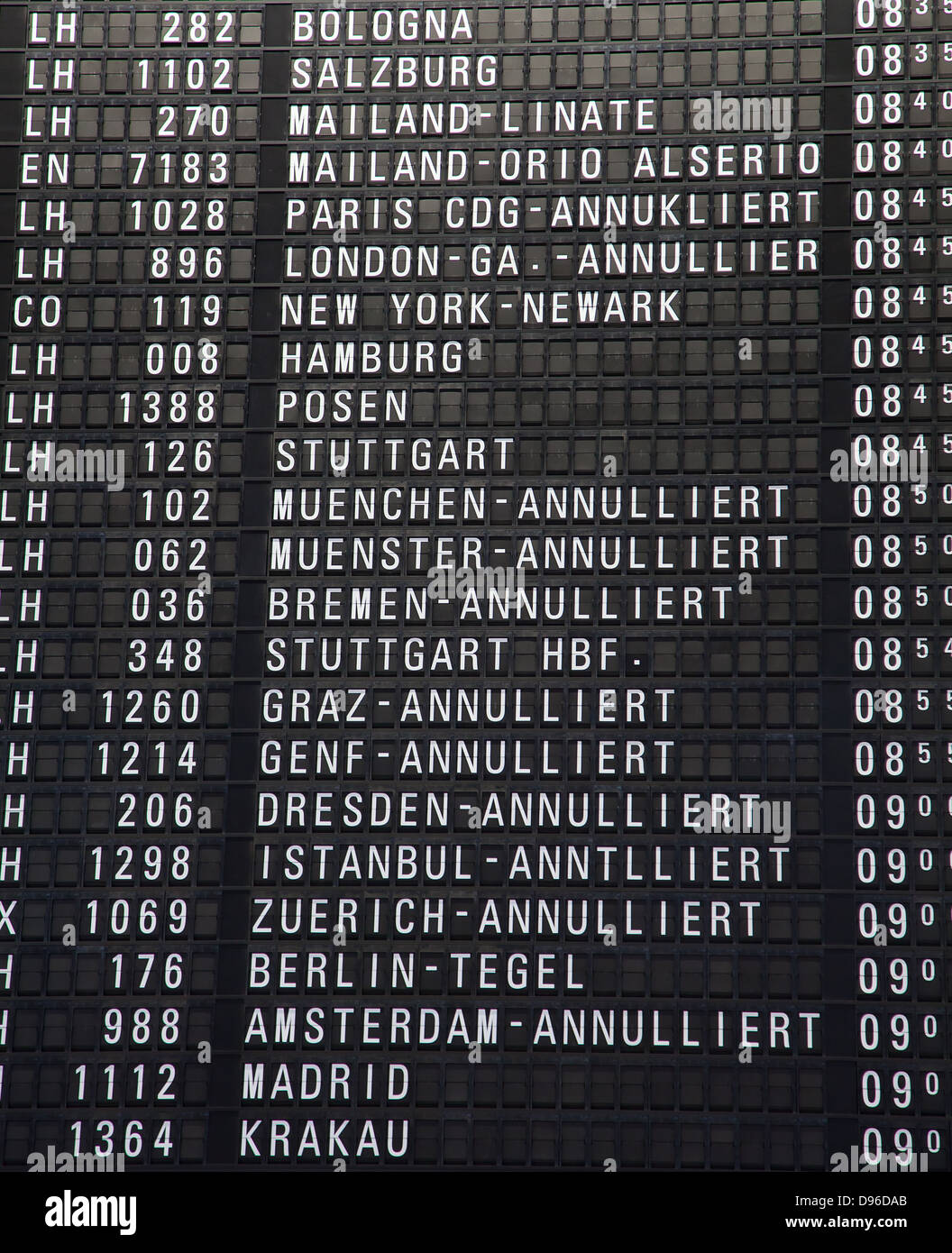 Timeboard in the modern airport Stock Photo - Alamy
