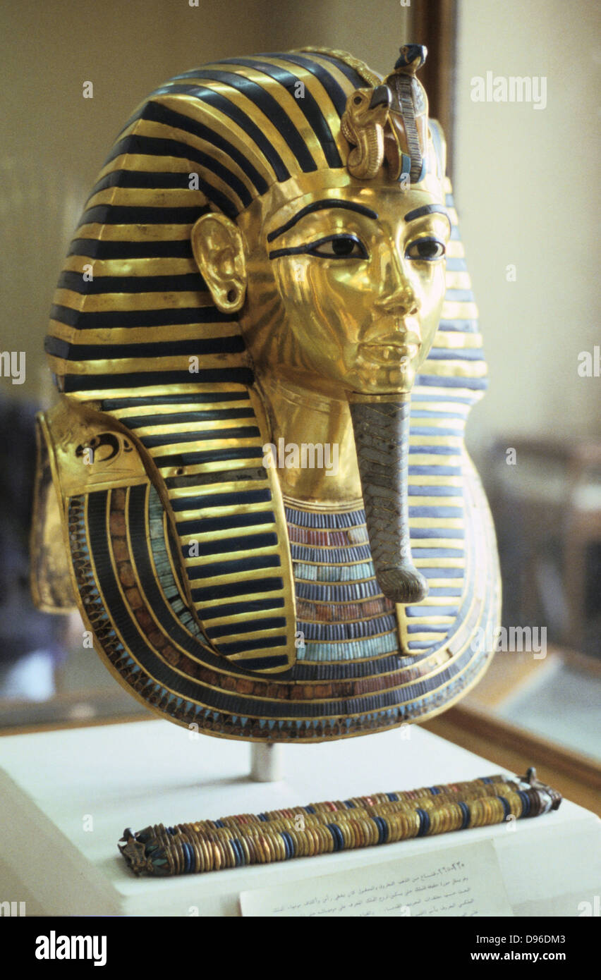 Tutankhamun death mask hi-res stock photography and images - Alamy