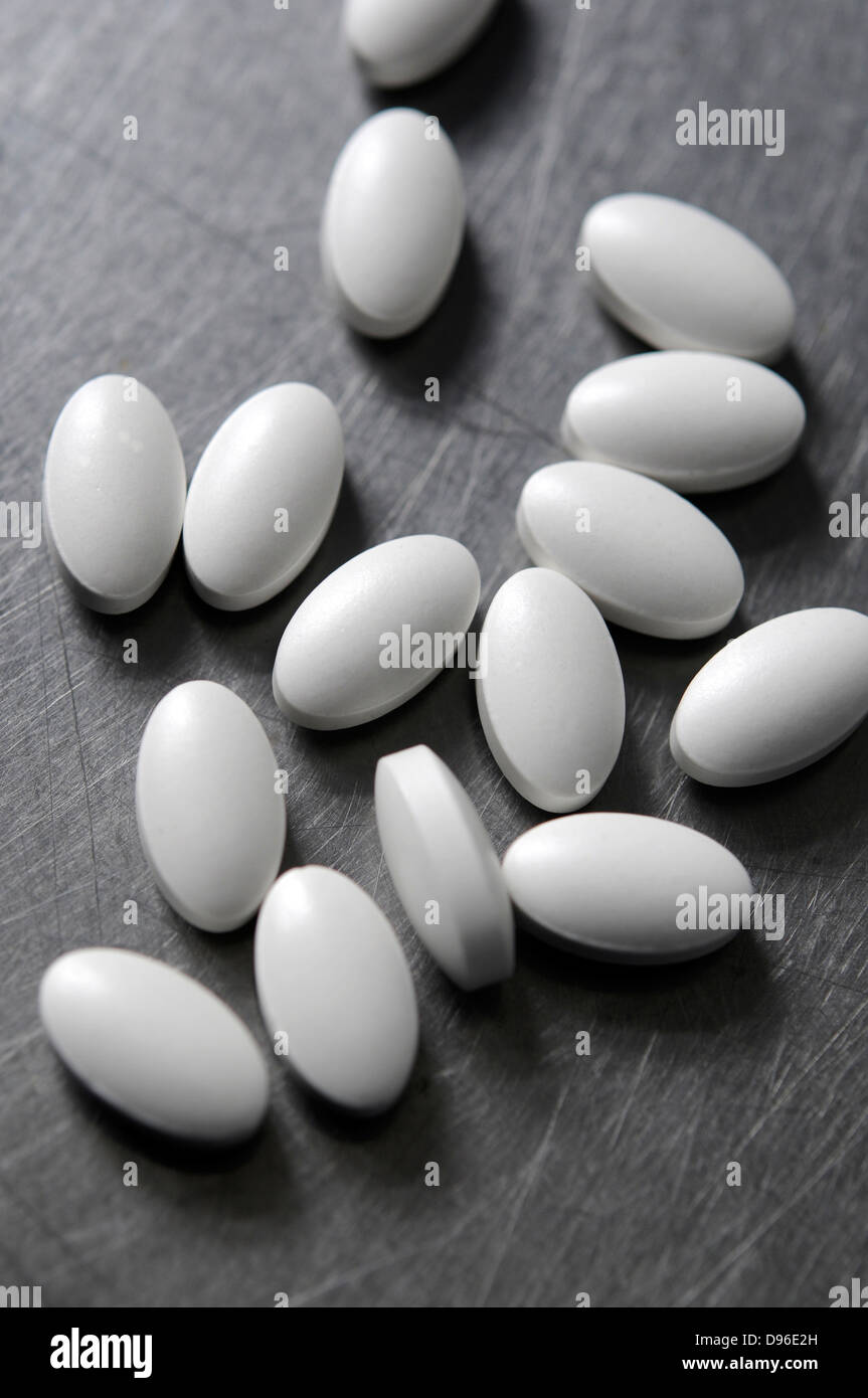 Vitamin d tablets hi-res stock photography and images - Alamy