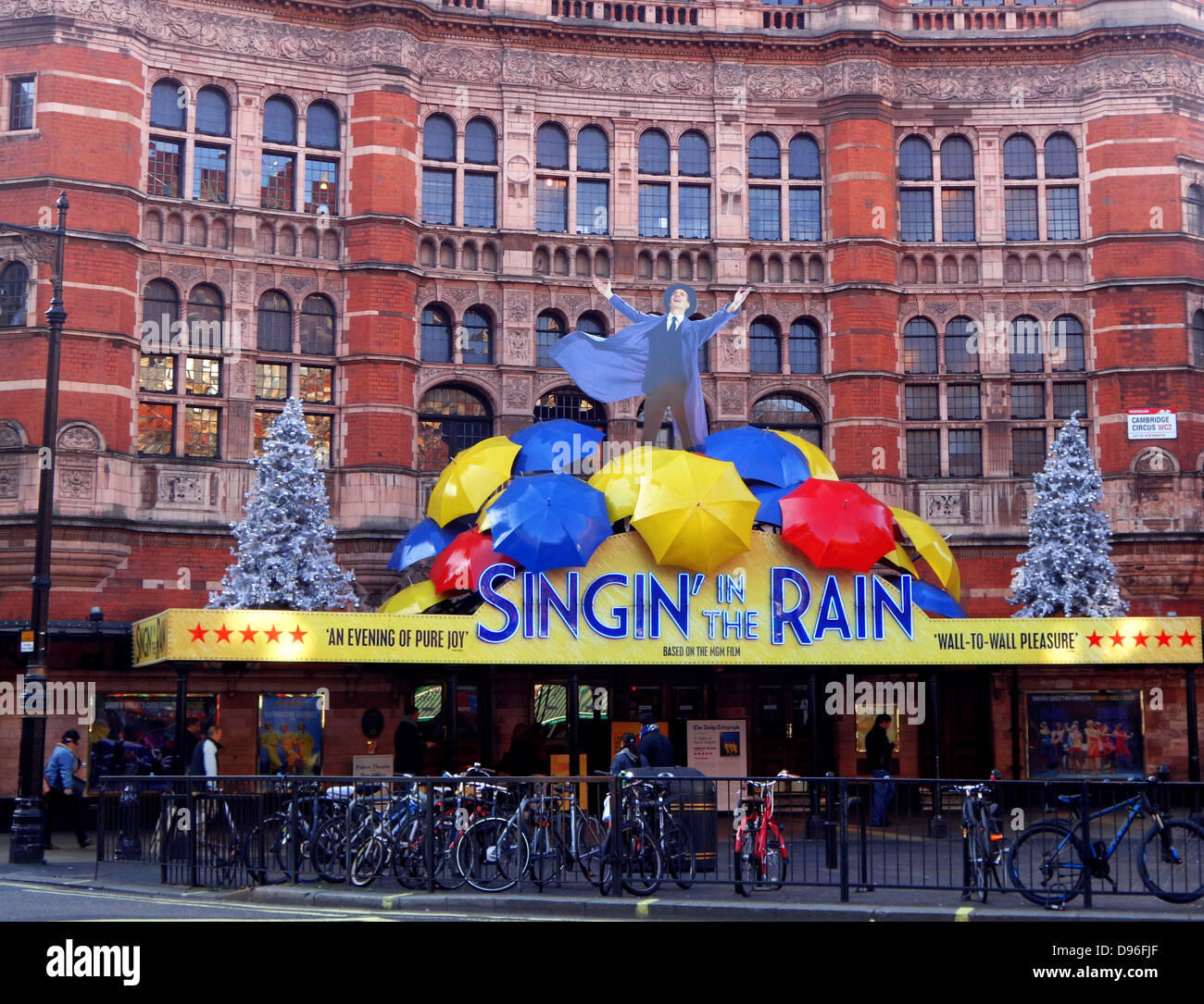 Cambridge circus hi-res stock photography and images - Alamy