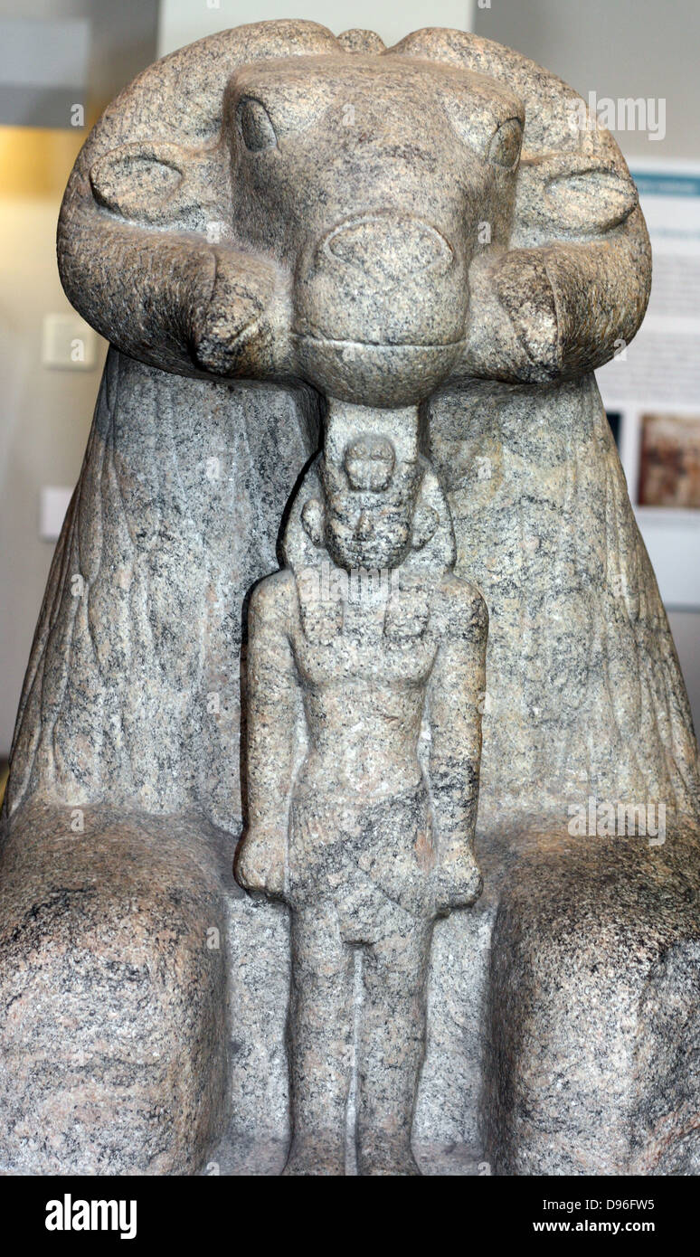King taharqa hi-res stock photography and images - Alamy