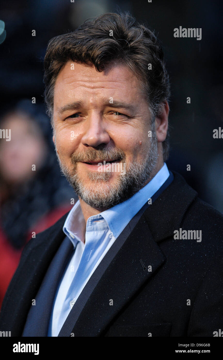 Portrait actor blue suit hi-res stock photography and images - Alamy