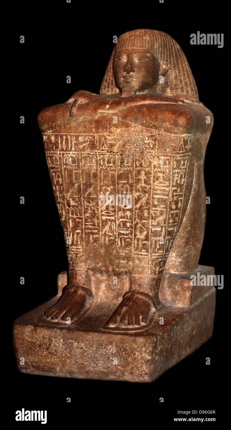Ancient egyptian block statue hi-res stock photography and images - Alamy