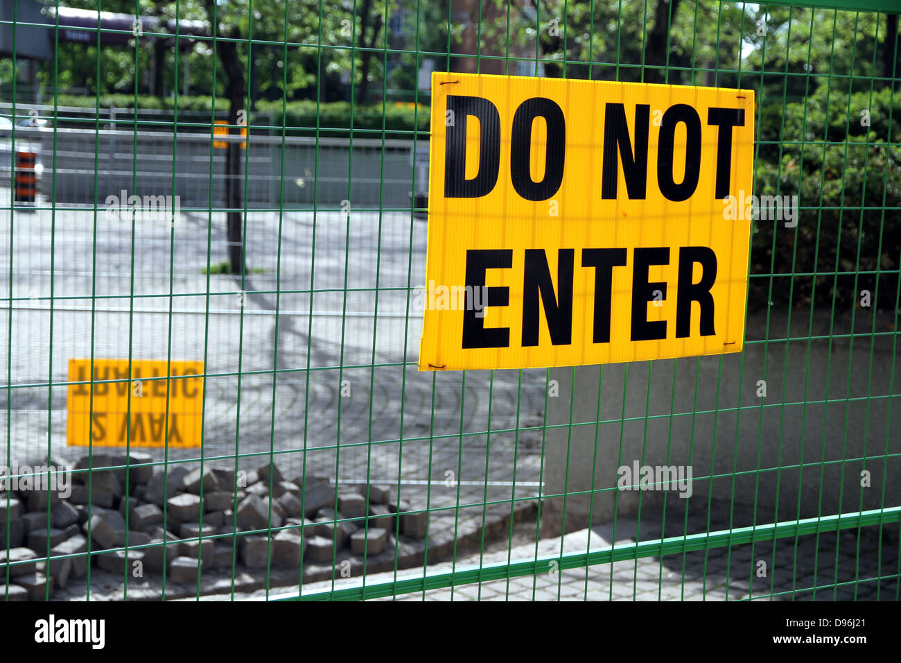 Not halt hi-res stock photography and images - Alamy