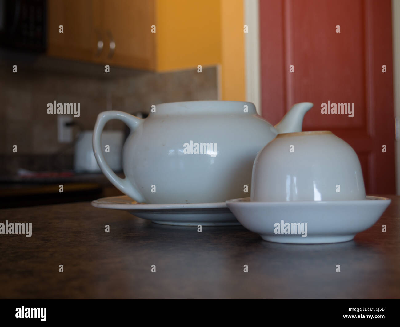 tea cup and teapot on kitchen counter Stock Photo - Alamy