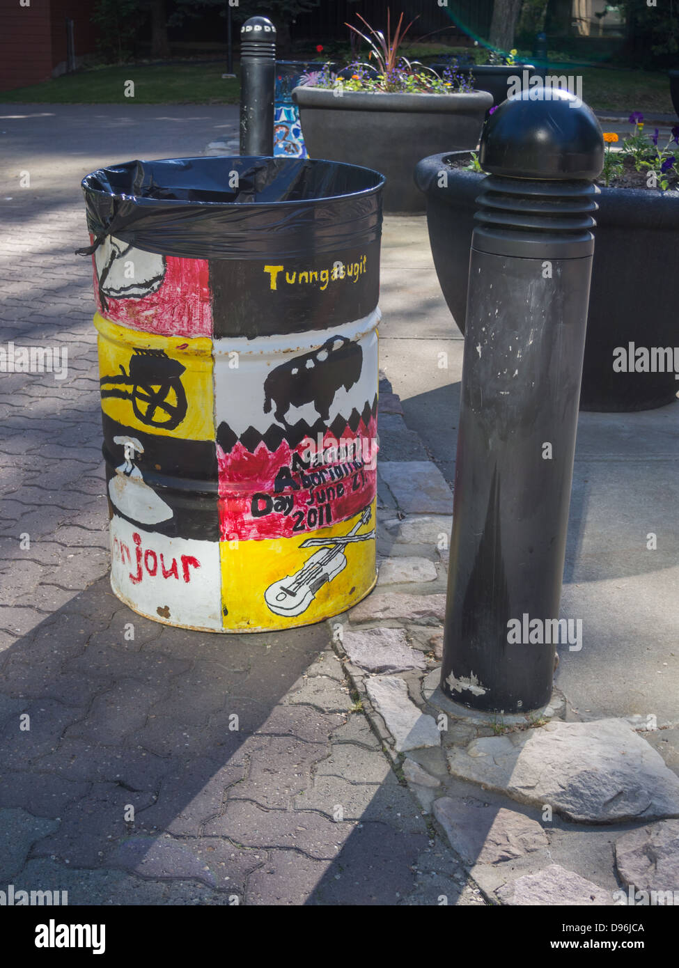 Artistic garbage can hi-res stock photography and images - Alamy