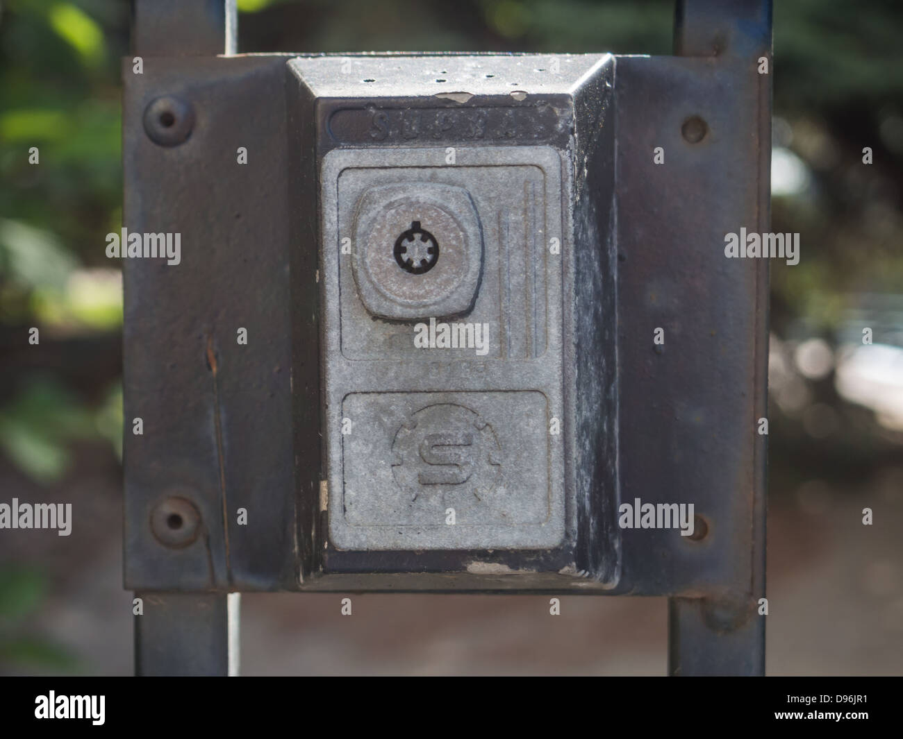 rusted lock on iron gate Stock Photo - Alamy