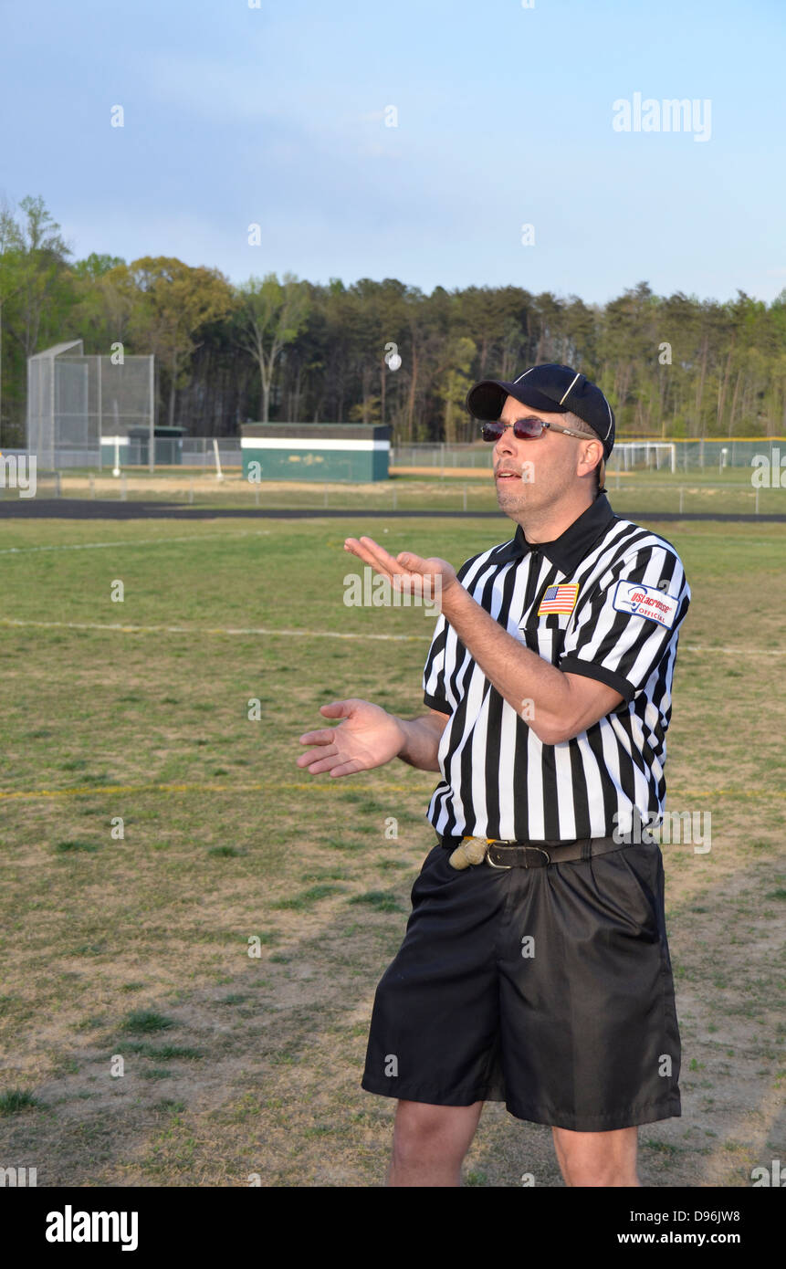 Referee coin toss hi-res stock photography and images - Alamy
