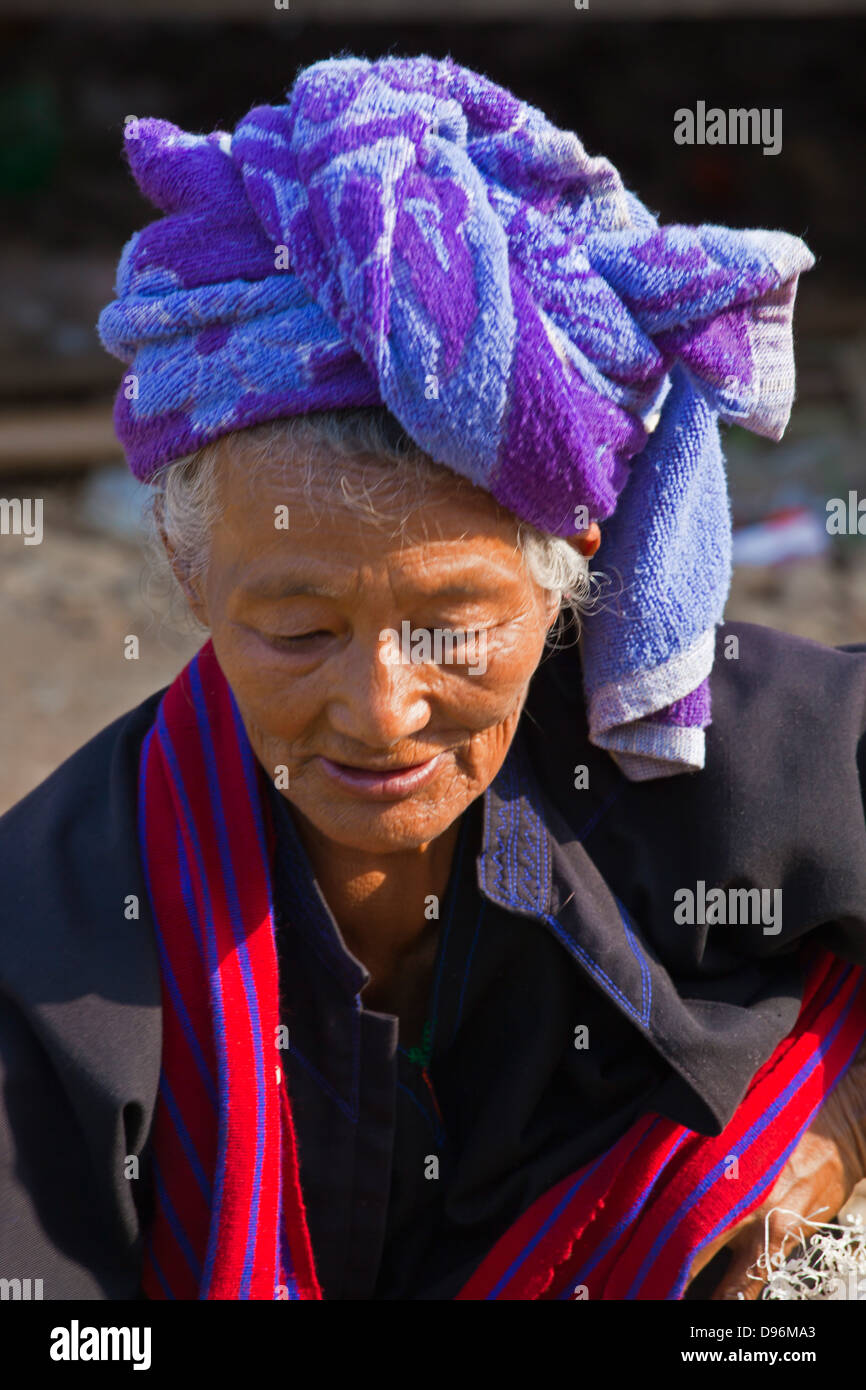 A traditionaly dressed SHAN WOMAN at the weekly market at MAING THAUK ...