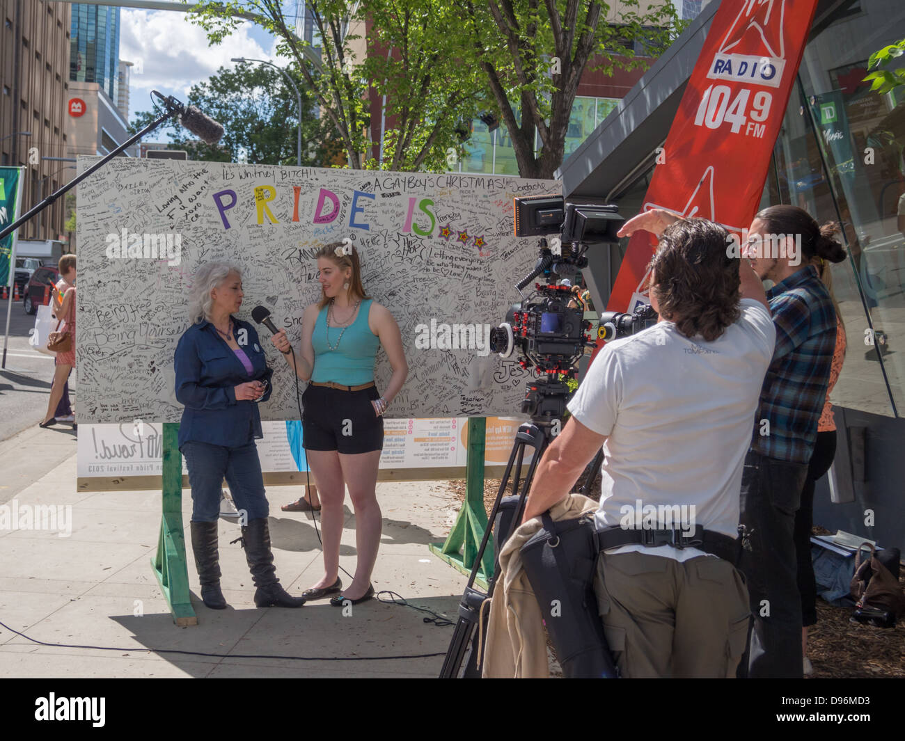 Tv interview hi-res stock photography and images - Alamy