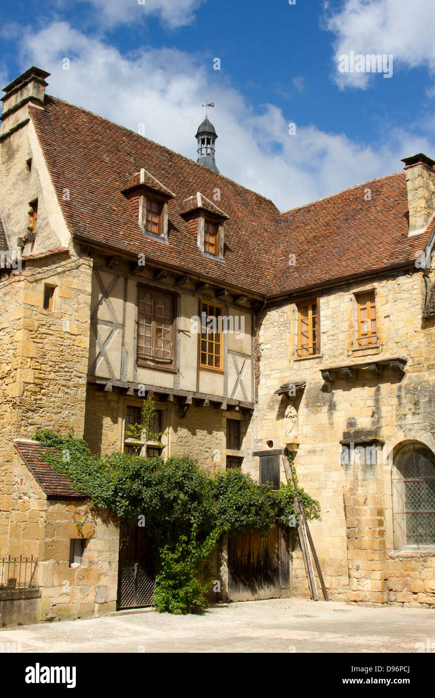 Charming medieval sandstone house in Sarlat, Dordogne region of France ...