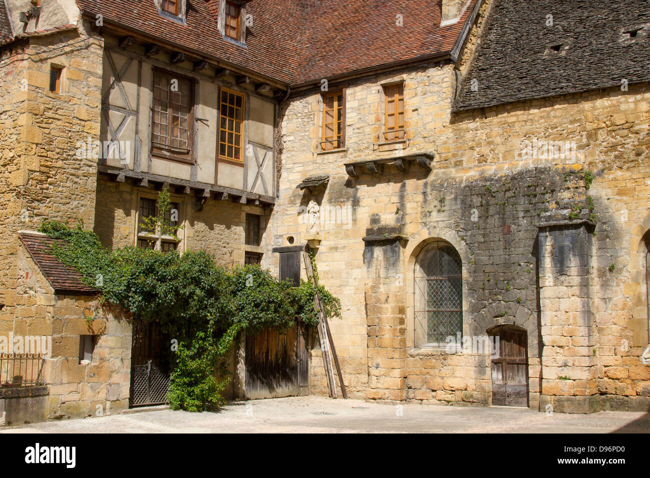 Medieval french house hi-res stock photography and images - Alamy