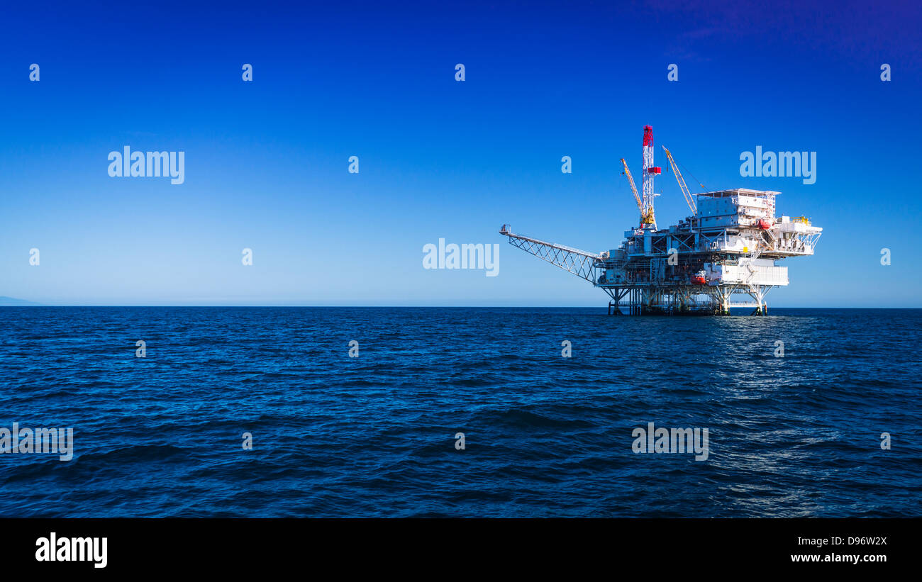 Offshore oil platform in the Santa Barbara Channel, Ventura, California ...