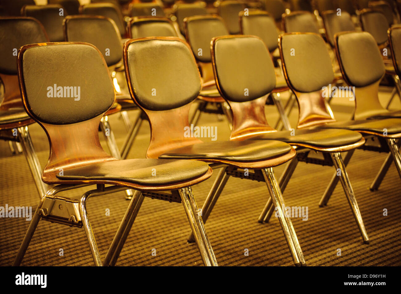 Full seats hi-res stock photography and images - Alamy