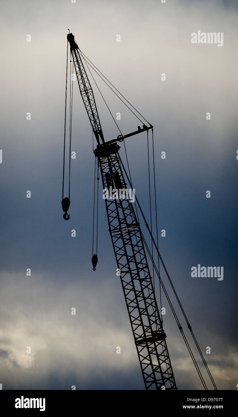 Block and tackle crane hi-res stock photography and images - Alamy