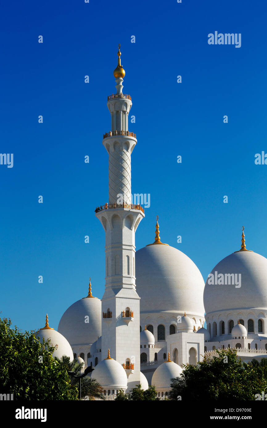 Sheikh Zayed Grand Mosque, Abu Dhabi is the largest in the UAE and the ...