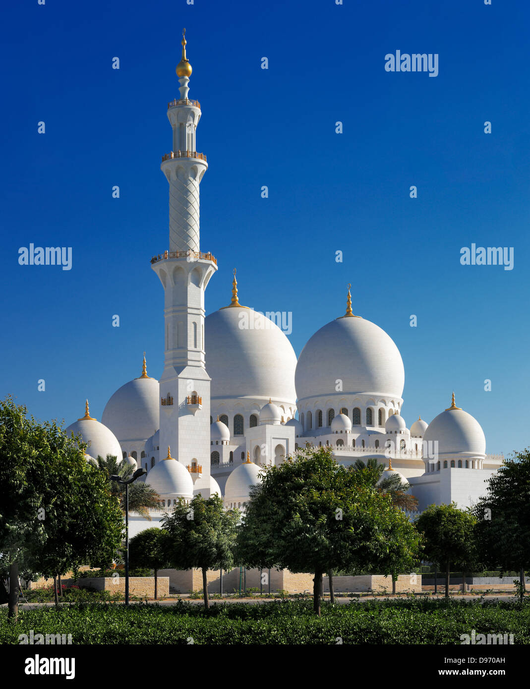 Sheikh Zayed Grand Mosque, Abu Dhabi is the largest in the UAE and the ...