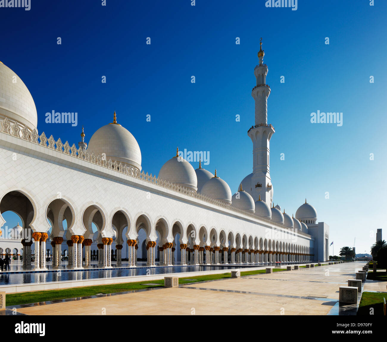 Sheikh Zayed Grand Mosque, Abu Dhabi is the largest in the UAE and the ...