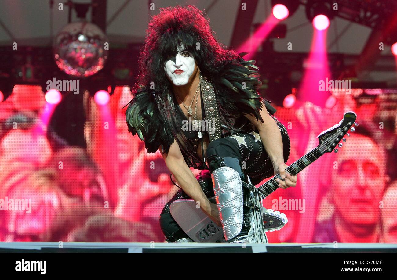 Paul stanley rock group kiss hi-res stock photography and images - Alamy
