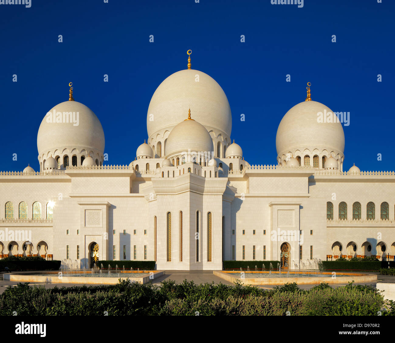 Sheikh Zayed Grand Mosque, Abu Dhabi is the largest in the UAE and the ...