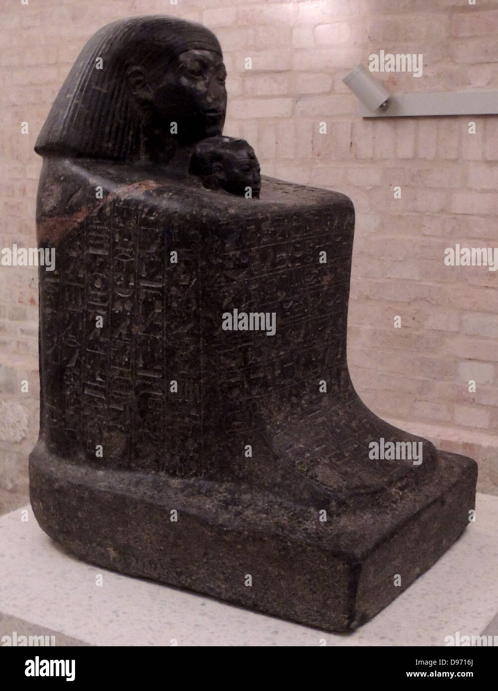 Block statue of the steward Senemut and the princess Nefrure. 18th ...