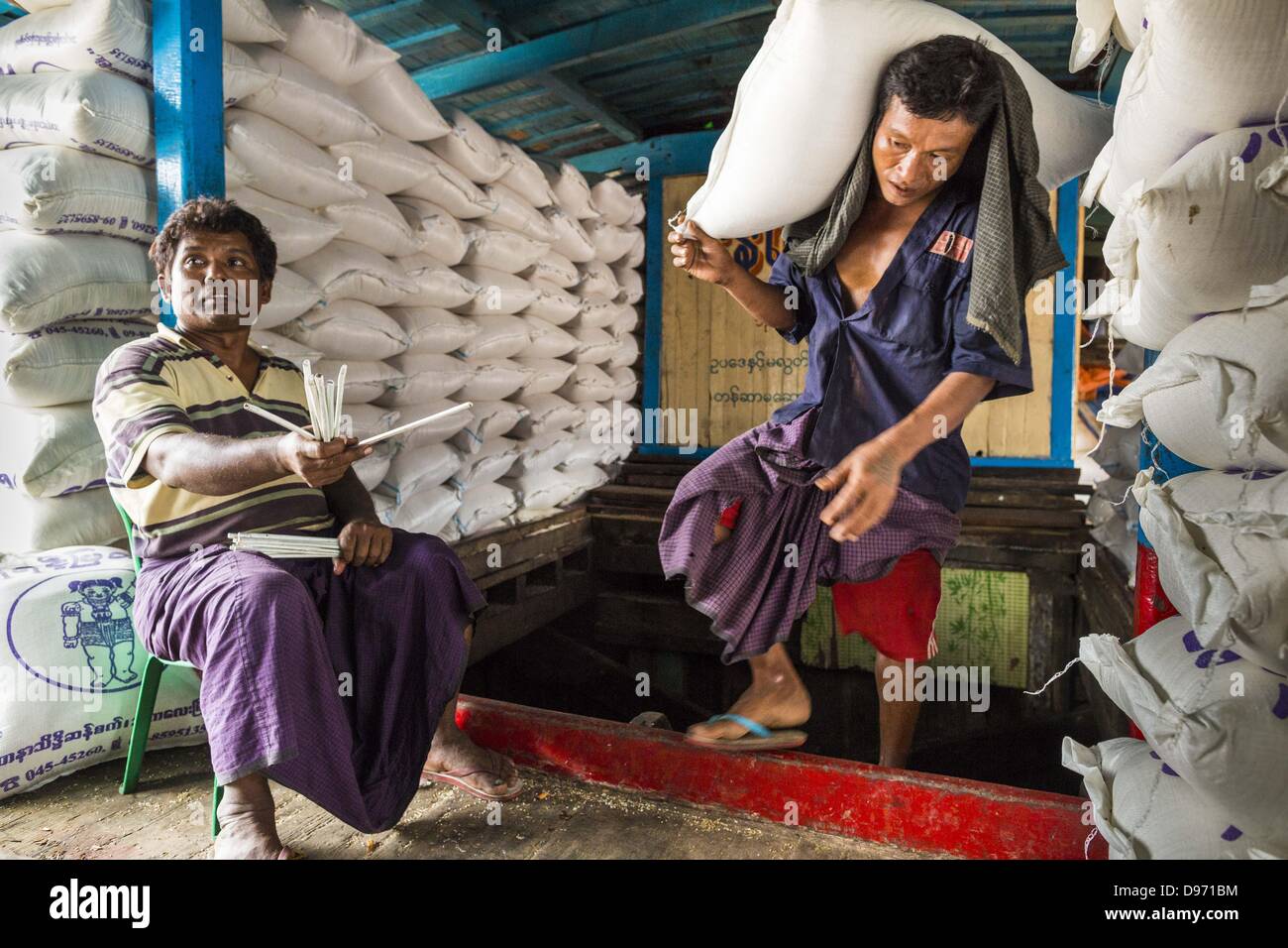 June 12, 2013 - Yangon, Union of Myanmar - Steverdores unload rice ...