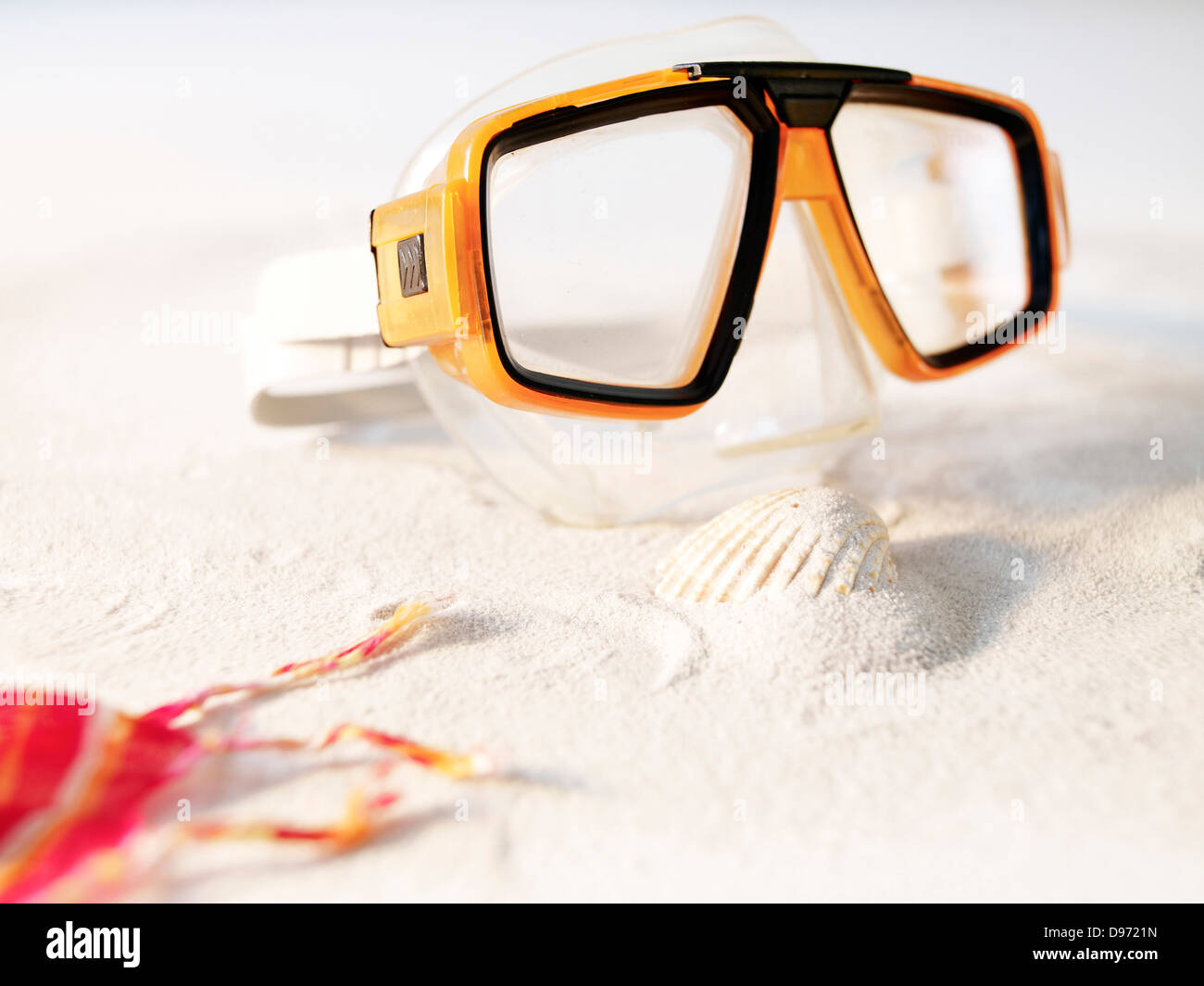 Swimming goggles on sand with shell Stock Photo - Alamy