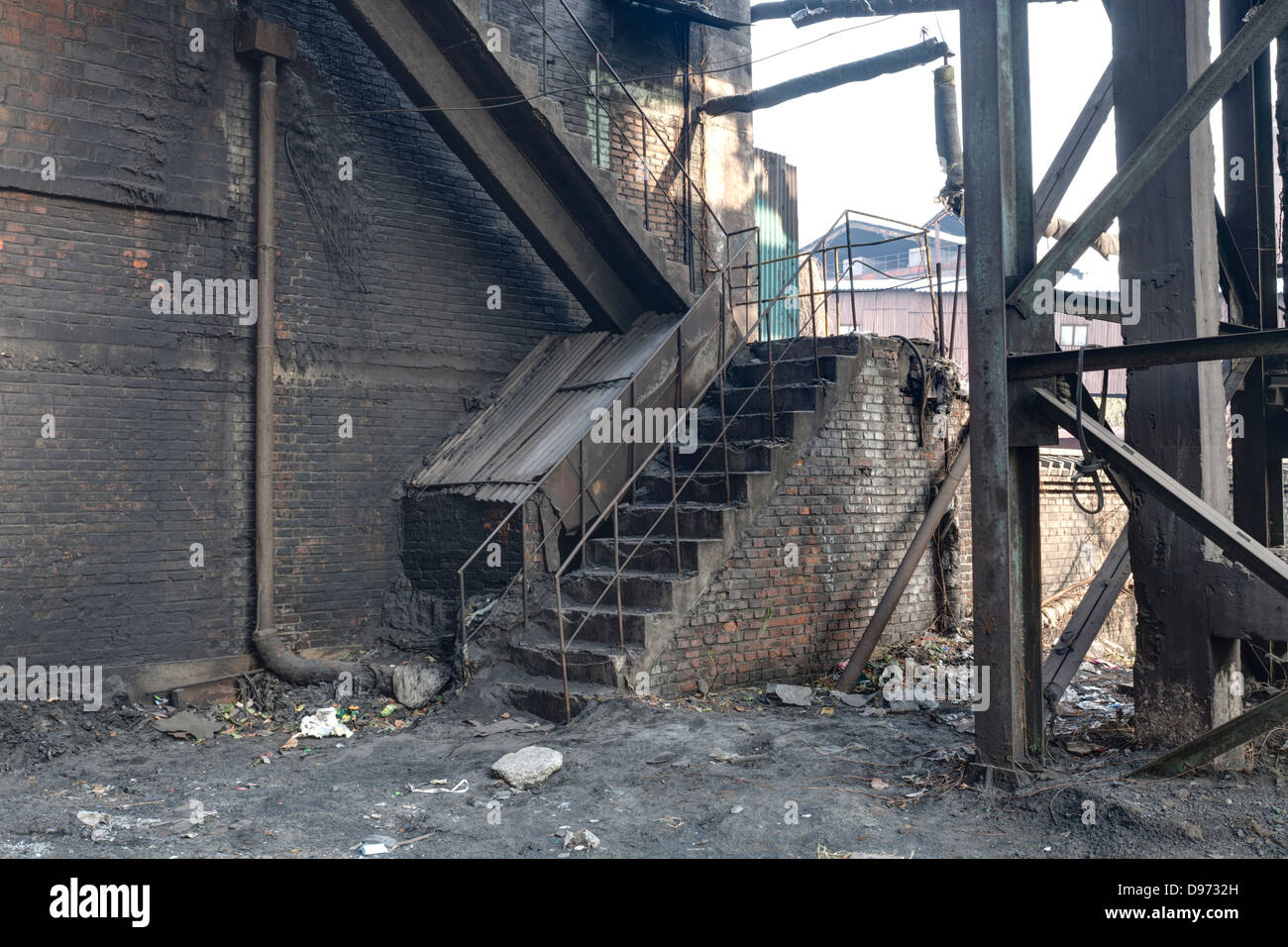 Old factory exterior hi-res stock photography and images - Alamy