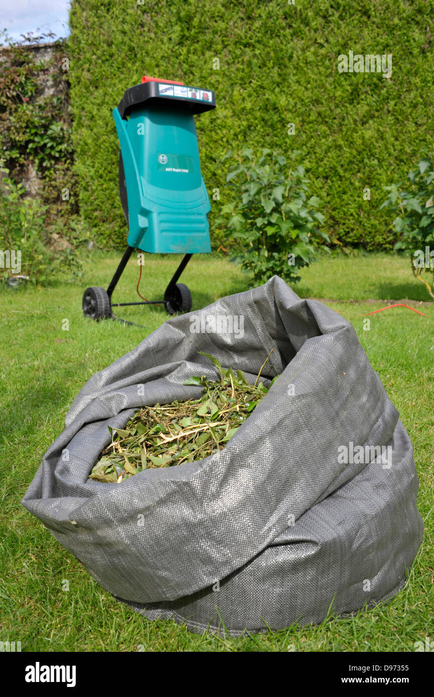 Shredder machine hi-res stock photography and images - Alamy