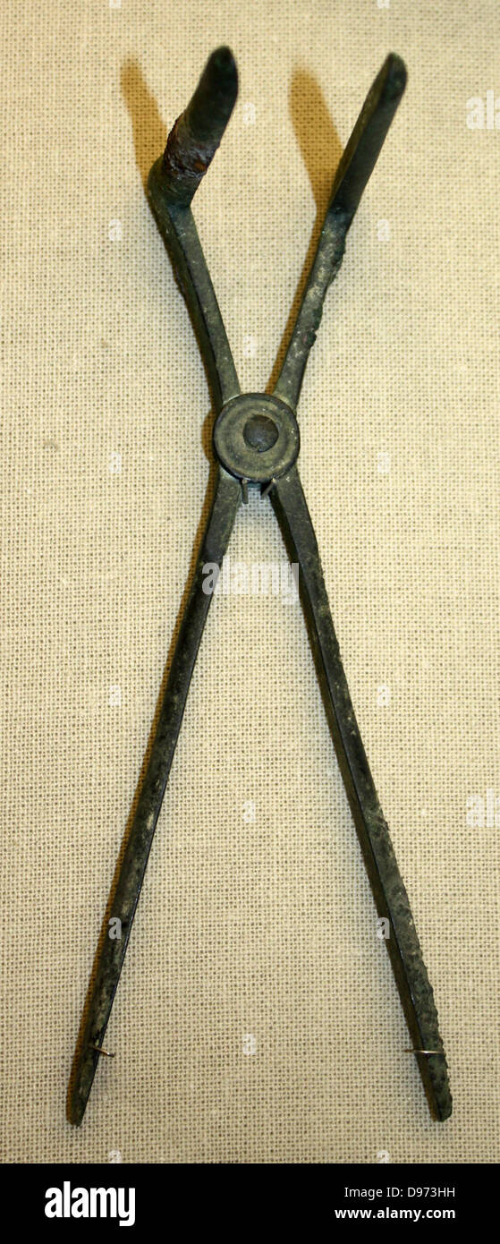 Ancient roman surgical instruments hi-res stock photography and images ...