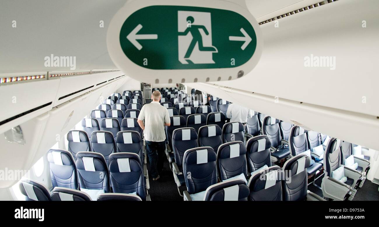 Boeing 787 dream liner hi-res stock photography and images - Alamy