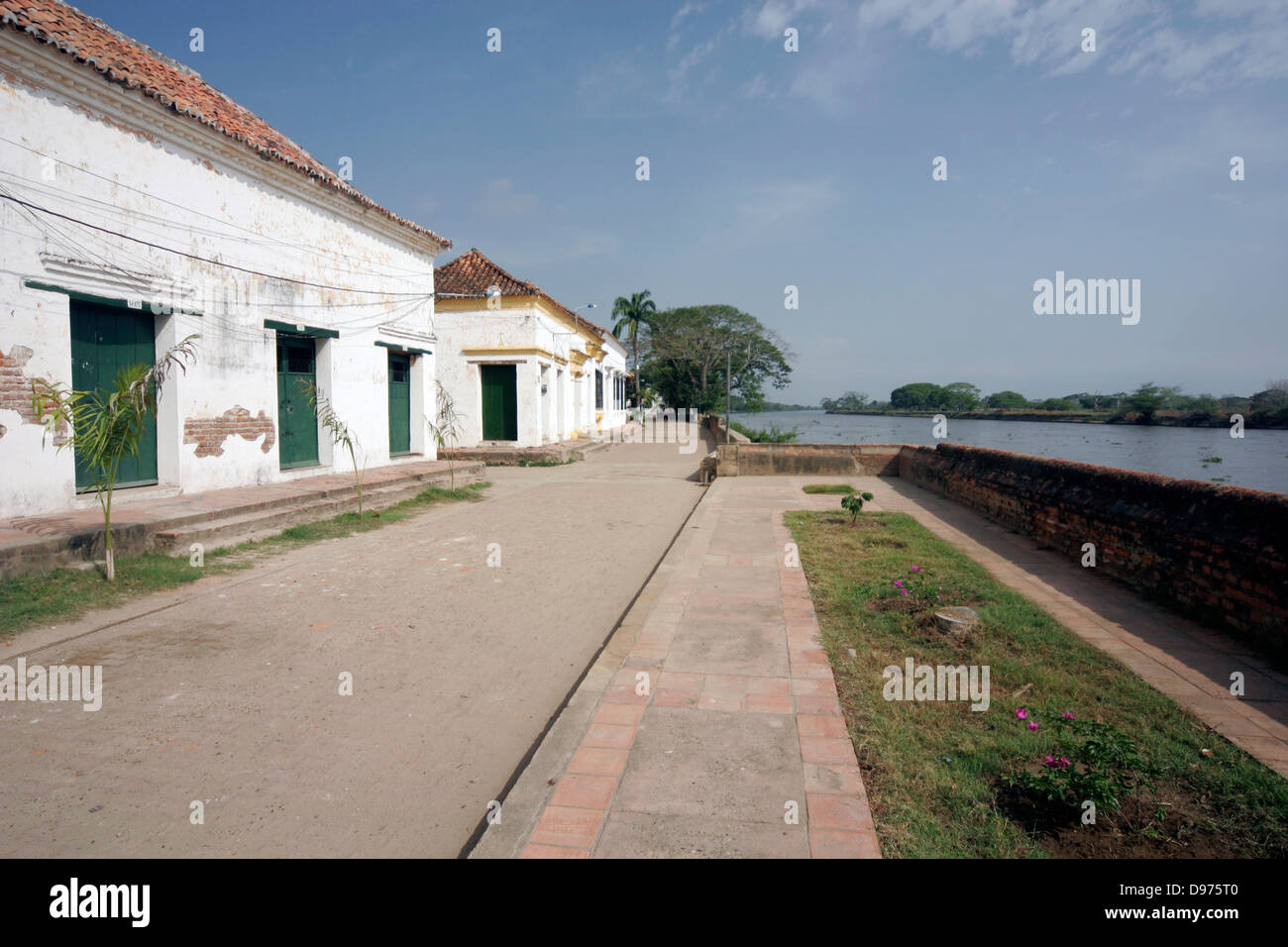 White and yellow colonial houses in Mompos (Mompox), Santa Cruz de ...