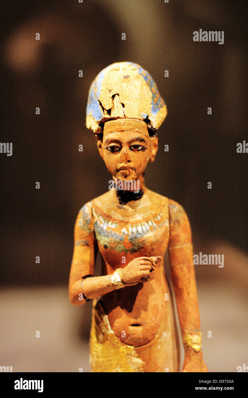 Standing-striding figure of Akhenaten or Tutankhamen New Kingdom, 18th ...