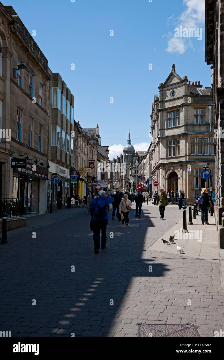 People and cities hi-res stock photography and images - Alamy