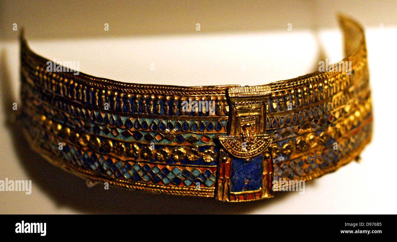 King amun zeus ammon with rams head gold hi-res stock photography and ...