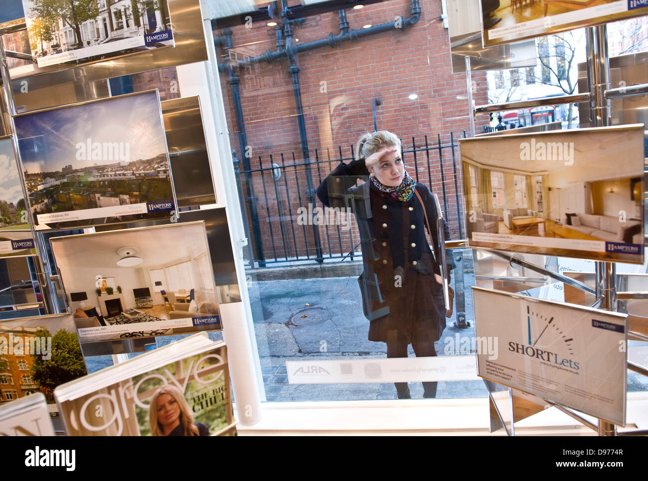 Hamptons estate agents window hi-res stock photography and images - Alamy