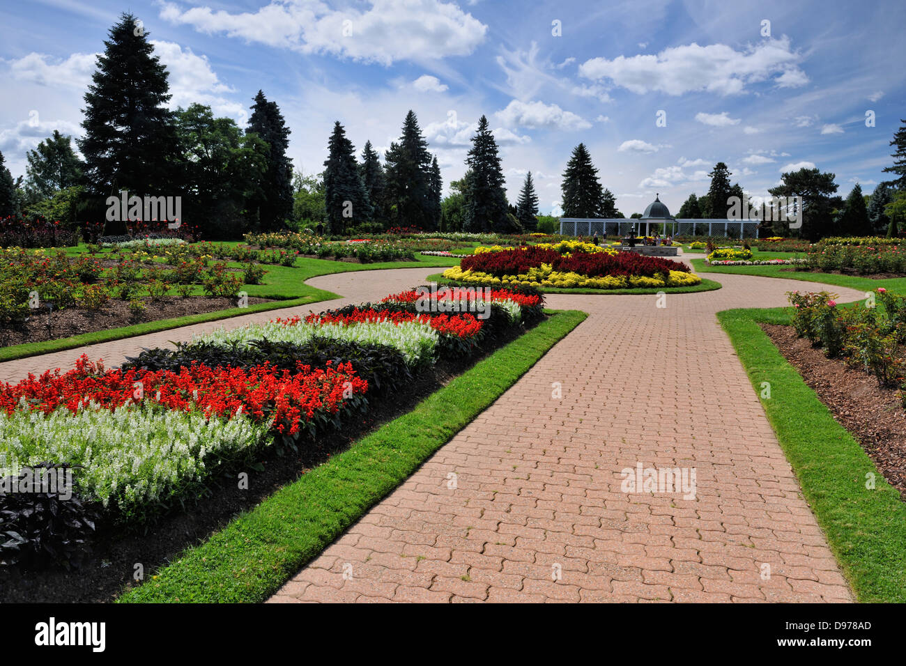 Flower beds in the Niagara Botanical Garden- Rose Garden area Niagara ...