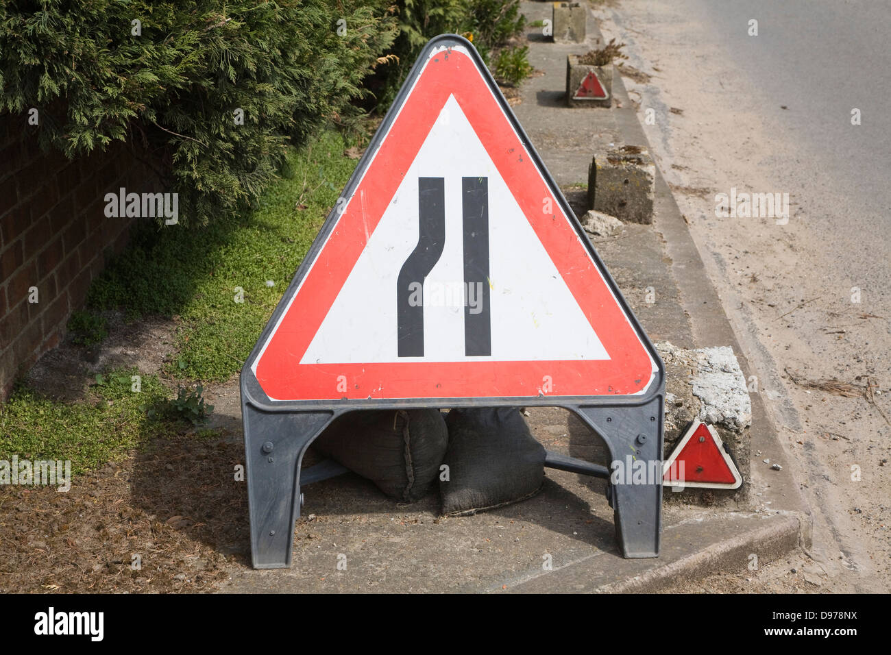 Road Narrows Sign High Resolution Stock Photography and Images - Alamy