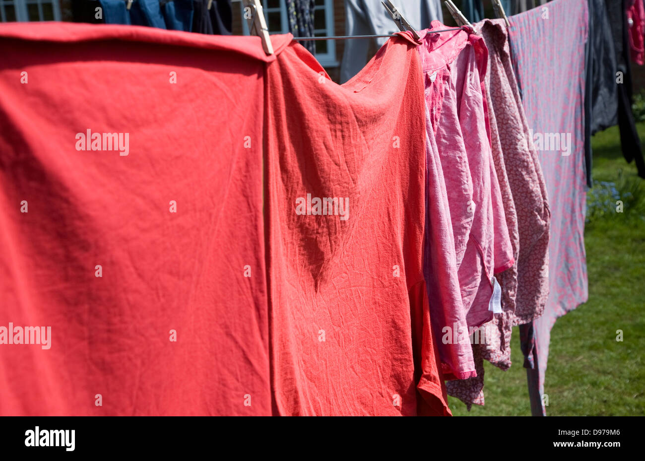 Washing drying outside uk hi-res stock photography and images - Alamy