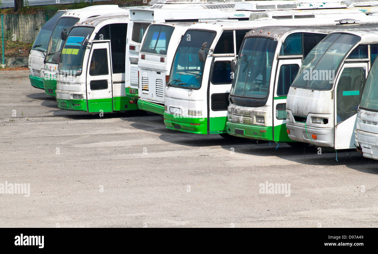 Junkyard buses hi-res stock photography and images - Alamy